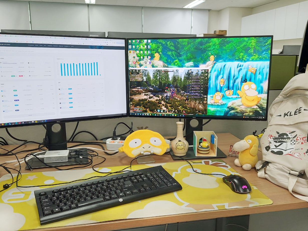게임회사 직원들의 업무 공간 속 작은 세계 데스크테리어 🖥 컴투스온
