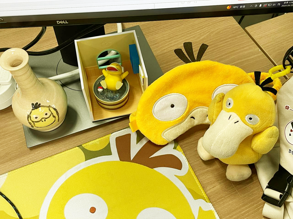 게임회사 직원들의 업무 공간 속 작은 세계, 데스크테리어 🖥 – 컴투스온